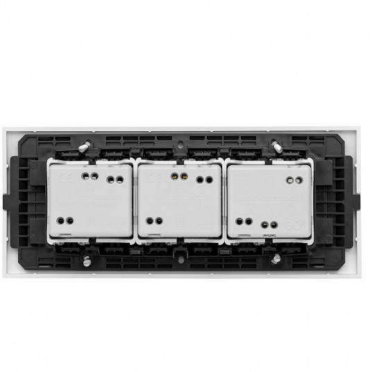 Priza tripla Gewiss 6M, pentru doza 6M, 16A, plastic, Alb